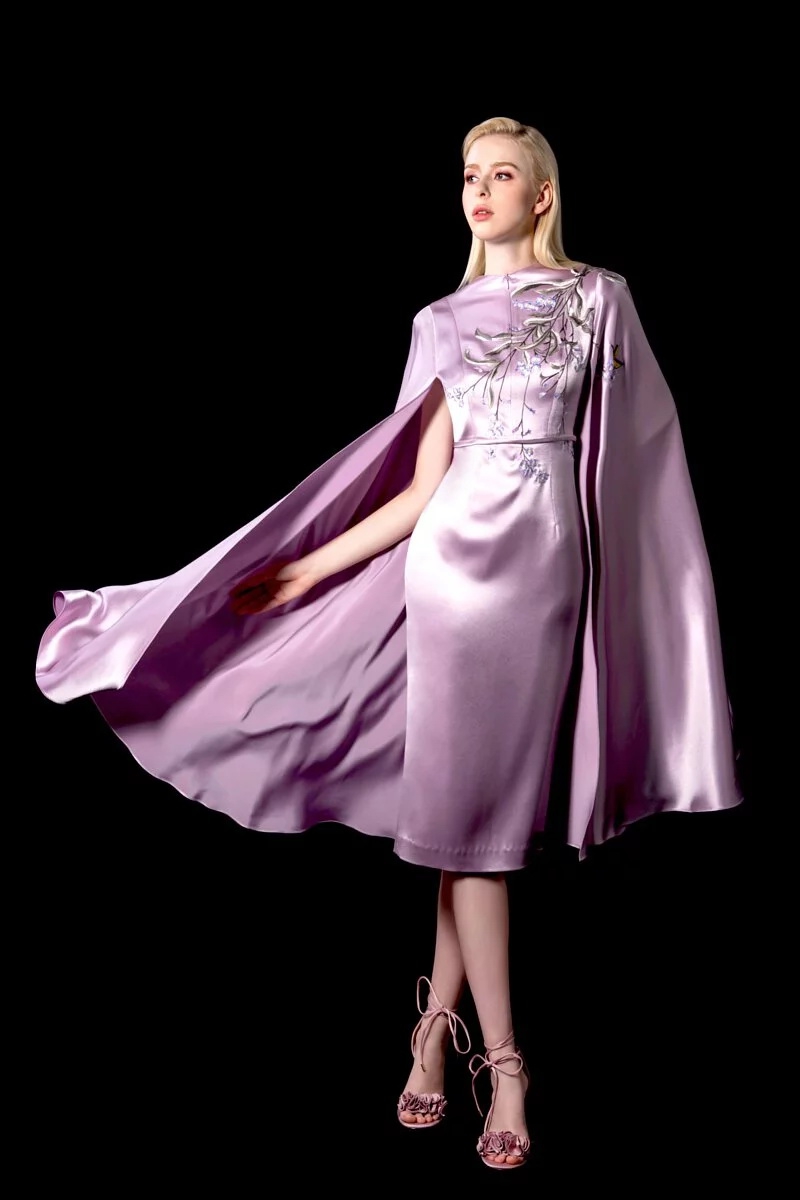 勿忘我刺繡披風式洋裝_京繡 Jing Xiu Collection_Khieng COUTURE_Shop Now | Khieng ...