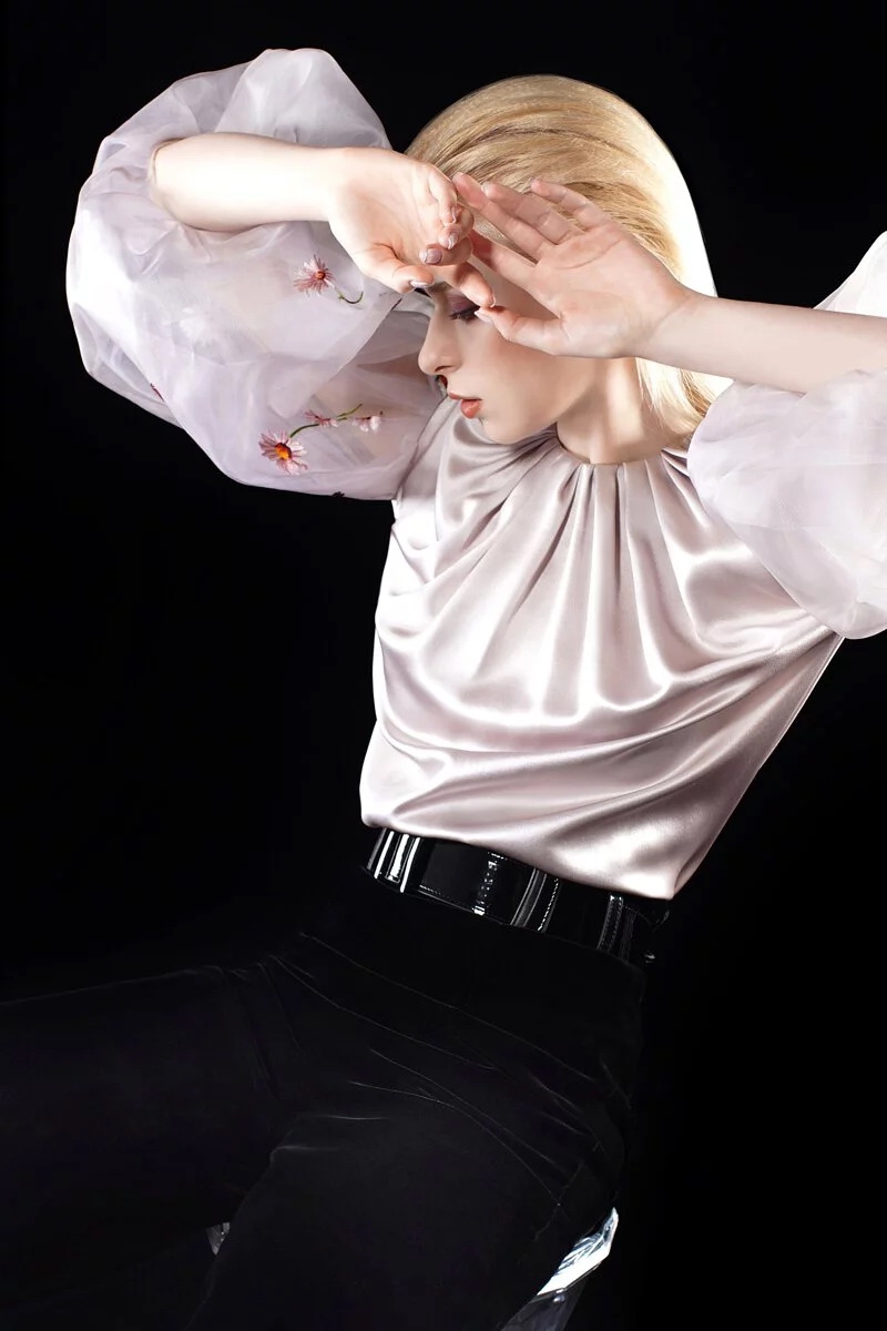 藕色蓬蓬袖上衣 / 黑絲絨寬擺長褲_京繡 Jing Xiu Collection_Khieng COUTURE_Shop Now ...