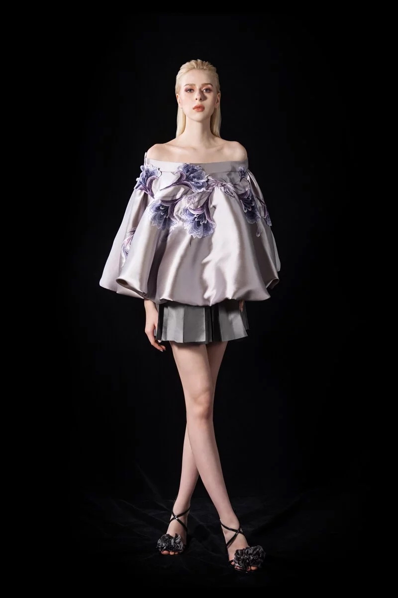 鳳凰刺繡上衣 / 灰褶短裙_京繡 Jing Xiu Collection_Khieng COUTURE_Shop Now | Khieng ...